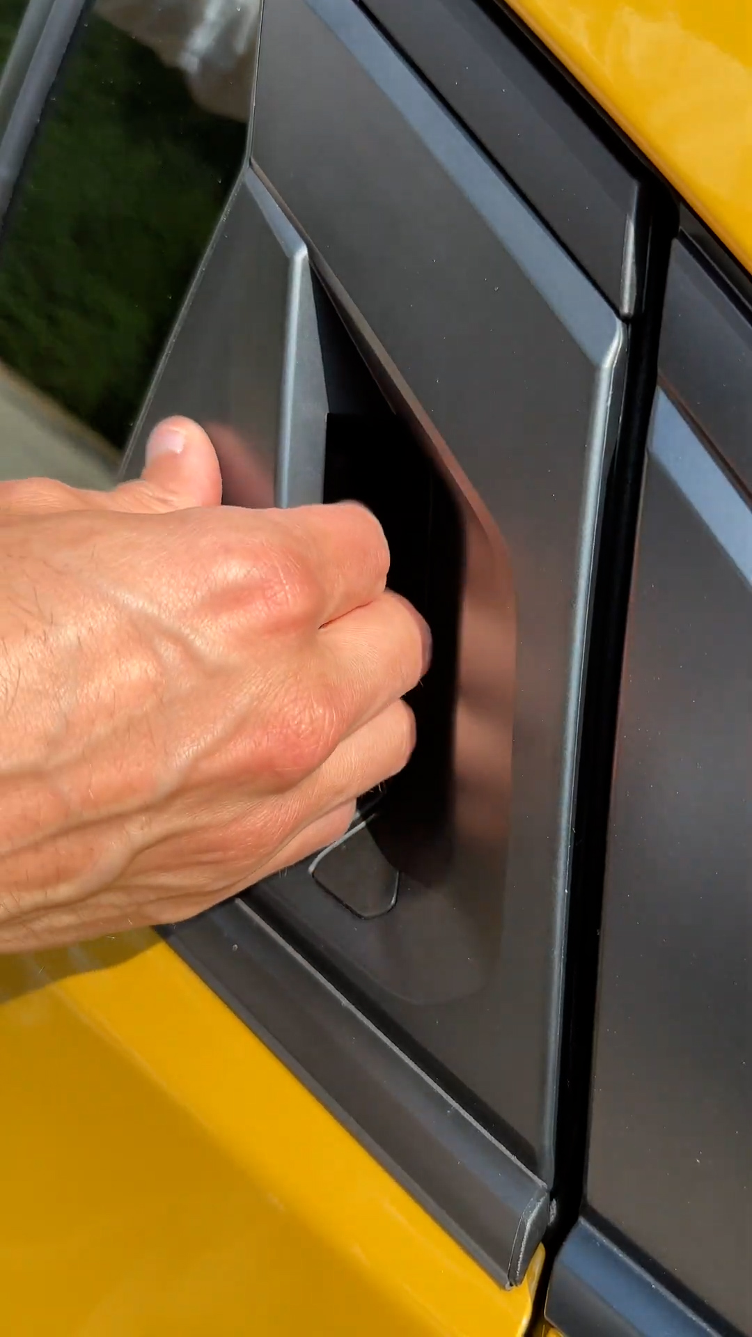 Hidden handle design on the Toyota Prius