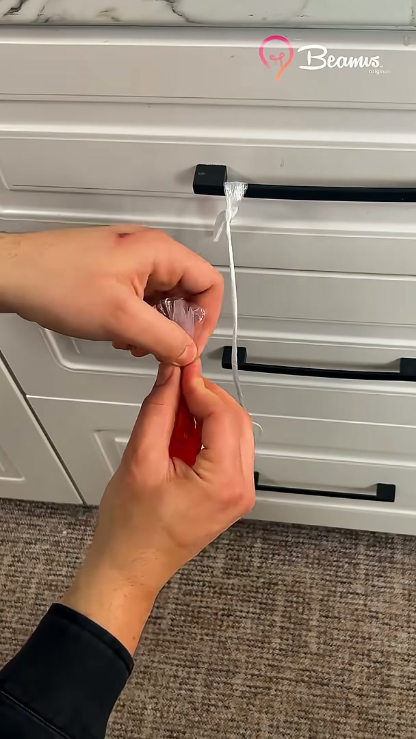 Simple method to tie a plastic bag #easy #plasticbag #tying #trick