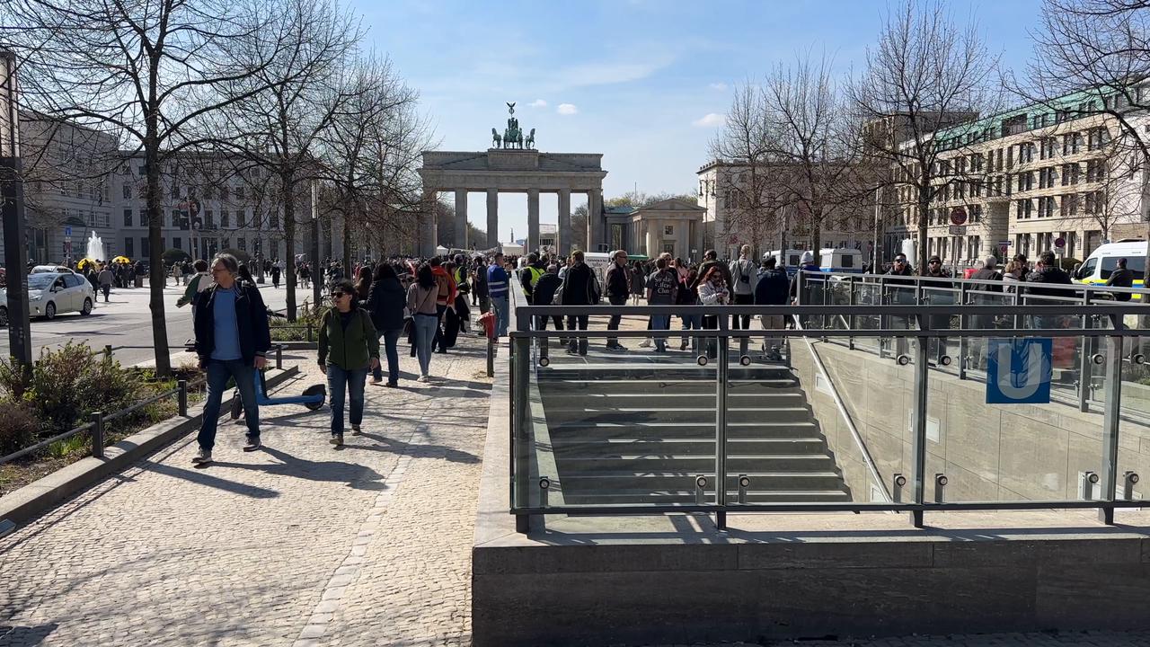 Germany: Berlin landmarks and daily life in the capital - 69268707