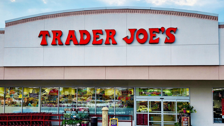 8 canned foods you should avoid buying at Trader Joe's, according to ...