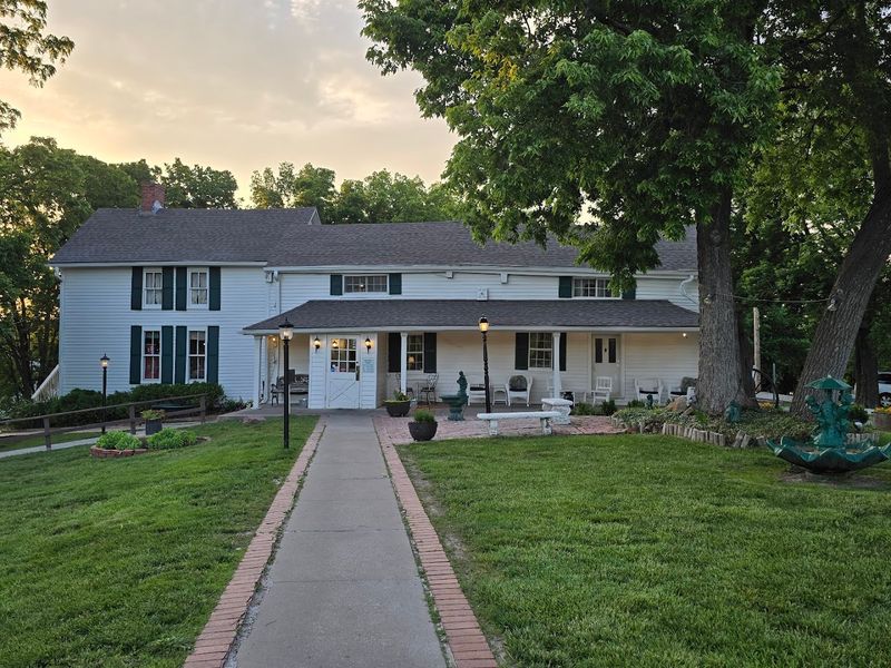Eat like it’s the 1800s at this Missouri farmhouse restaurant serving ...