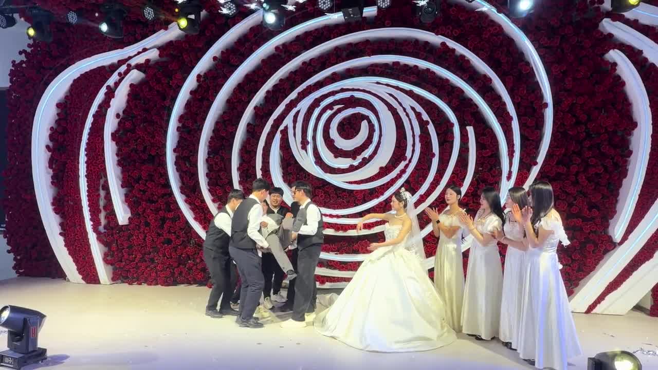 Groom falls after being thrown during wedding photoshoot in Hebei, China