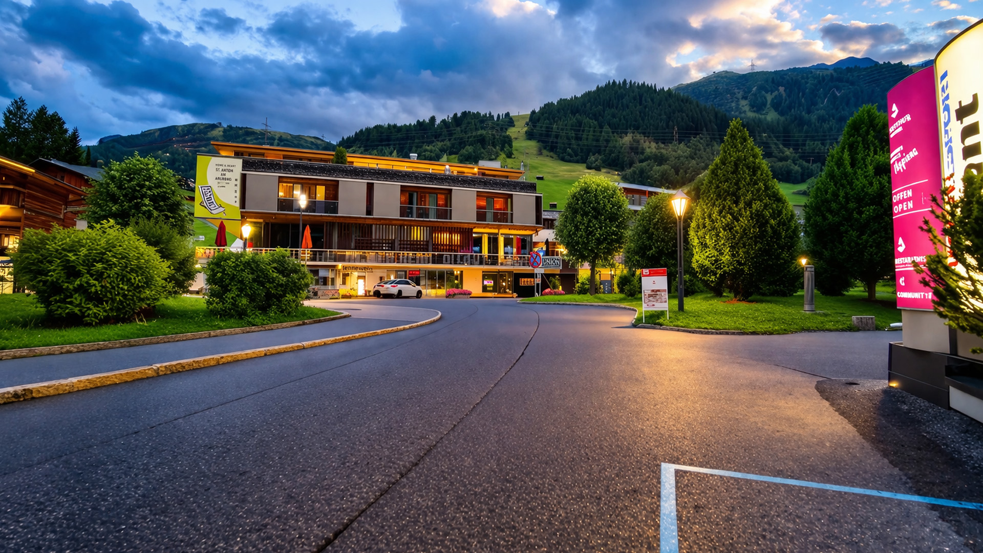 Sankt Anton Austria evening walk chalet village (4K)