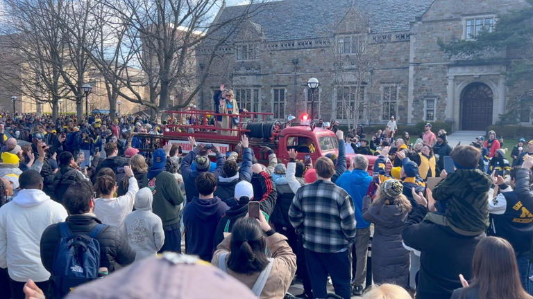 Watch: Highlights from Michigan basketball’s national championship parade