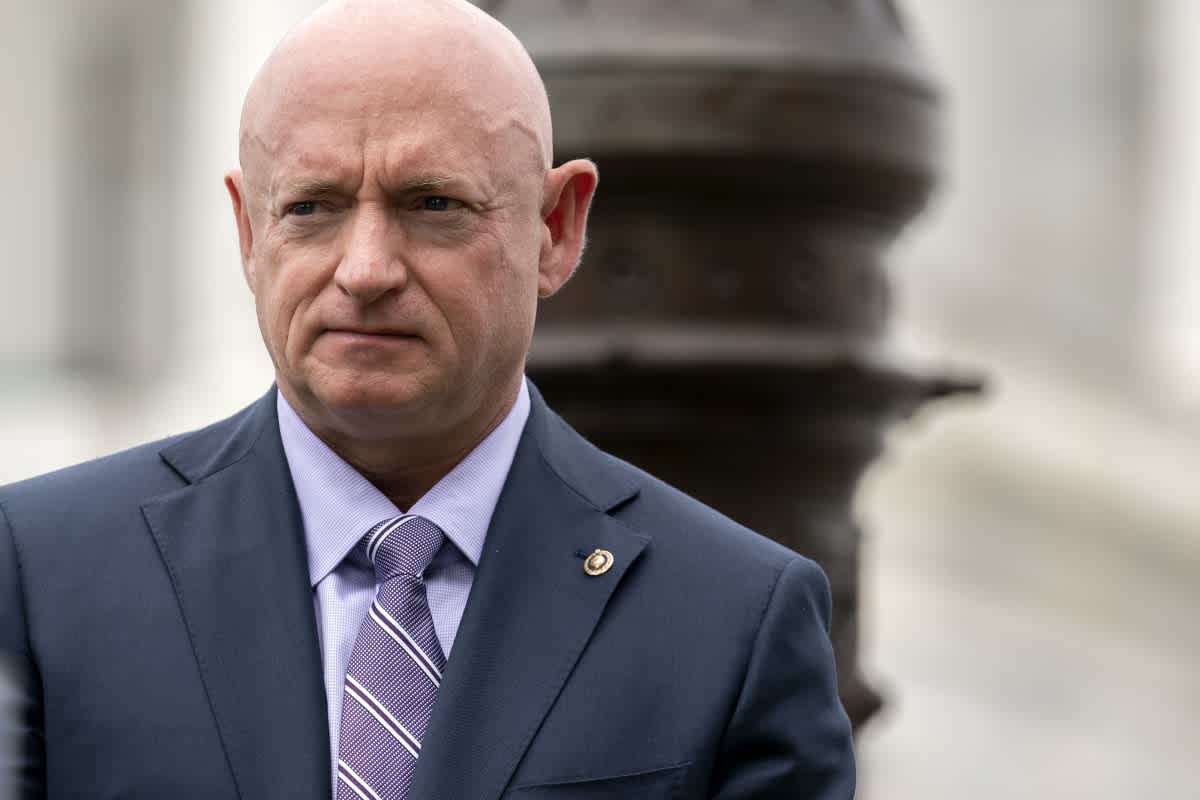 You can't send 2 real estate developers: Mark Kelly blasts Kushner and ...