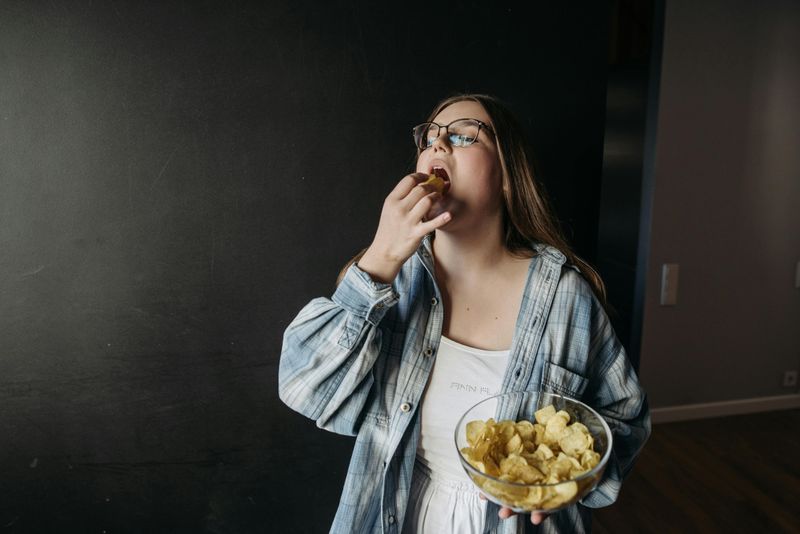 10 signs you're not actually hungry - you're just bored