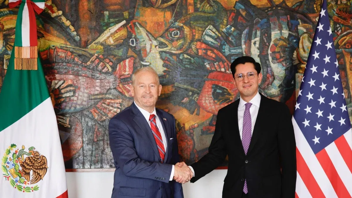 Roberto Velasco se reunió con Ronald Johnson, embajador de EU; refuerza ...