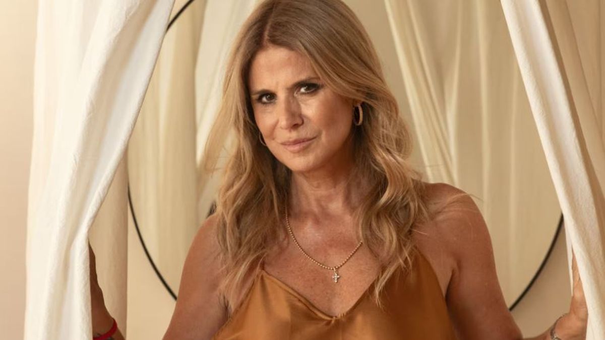 Flavia Palmiero dio cátedra de estilo con el abrigo de piel tendencia ...