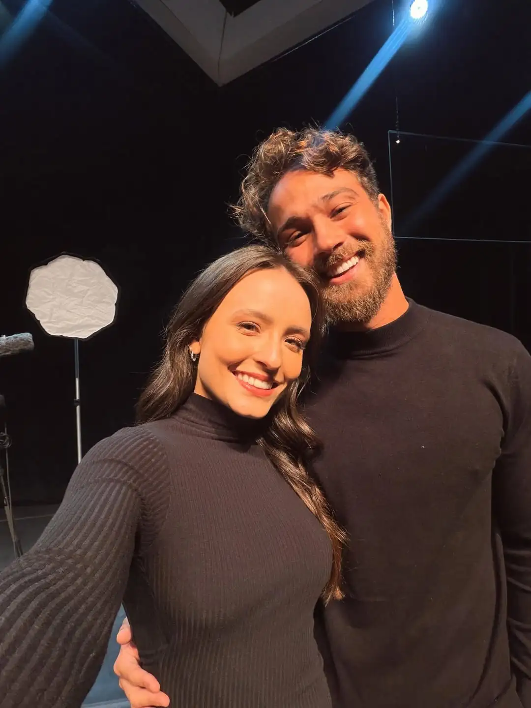 Larissa Manoela celebra estreia de André Luiz Frambach em novela: "Não ...