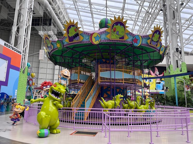 The New Jersey mega mall where outlet deals and indoor attractions ...
