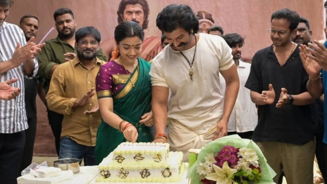 Rashmika Mandanna and Vijay Deverakonda get warm welcome on 'Ranabaali ...