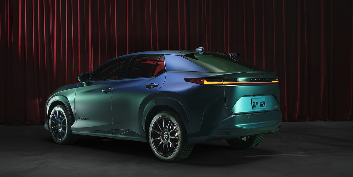 Un Lexus RZ que no es ni verde ni azul: el homenaje de la marca al ...