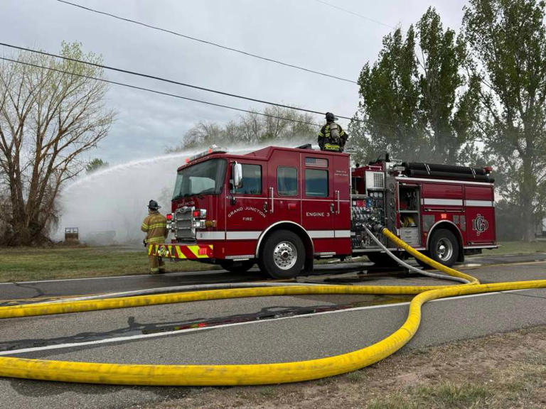 Crews tackle structure fire in Fruita; cool off exposed propane tank