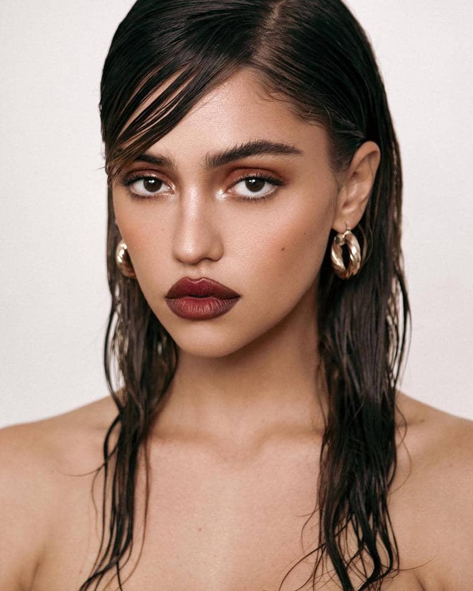 Intip gaya rambut Clara Wilsey yang elegan untuk berbagai acara