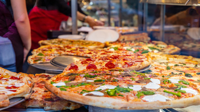 13 red flags at a pizza shop that could indicate more than a bad slice