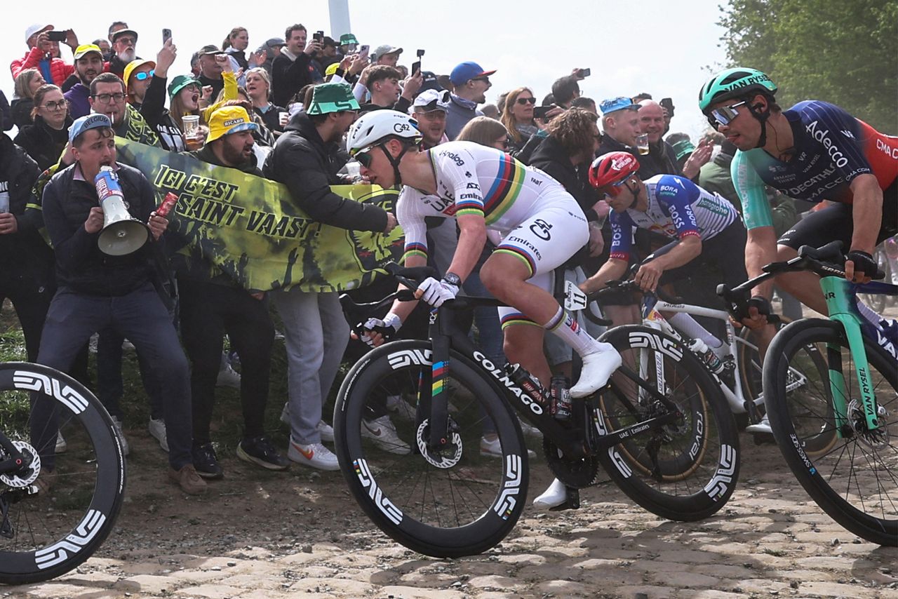 Mid-race scare as Tadej Pogačar forced onto neutral spare bike at Paris ...