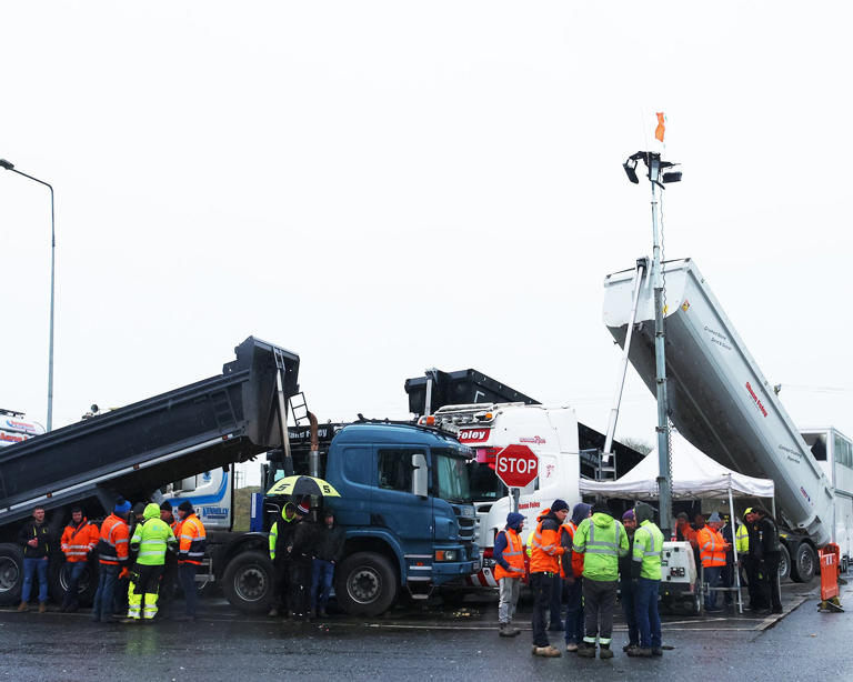 Fuel protesters 'ambushed' as government plans end to blockades