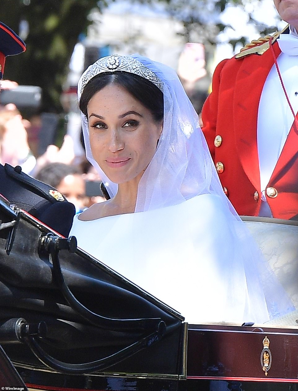 Report: Aides felt Queen's bond with Angela Kelly crossed a line