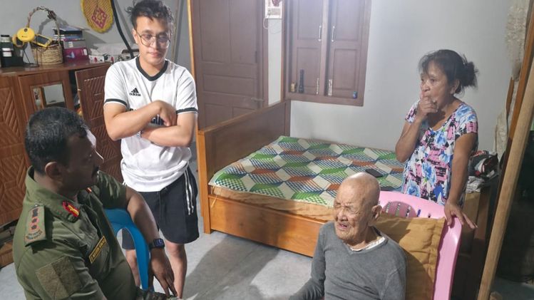 Manipur: Assam Rifles honours 104-year-old World War II veteran in Moreh