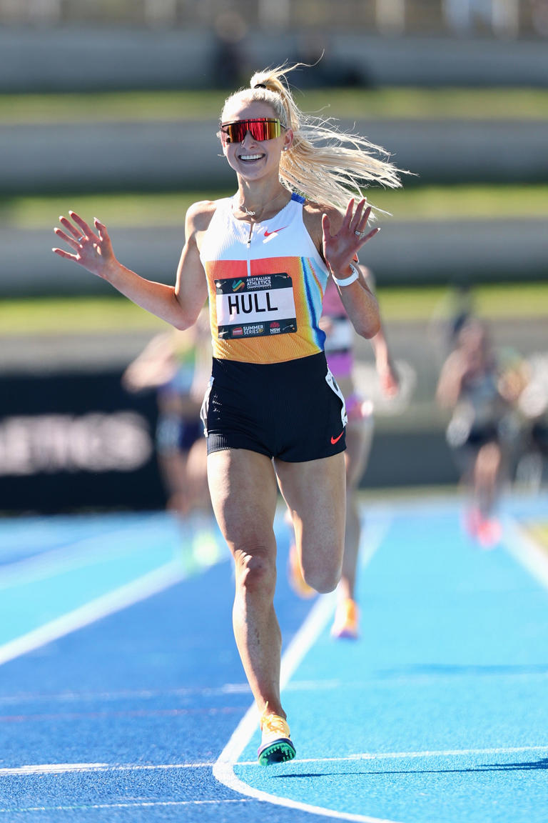 Hull wins after ugly drama, takes swipe at rival's 'wider circle'