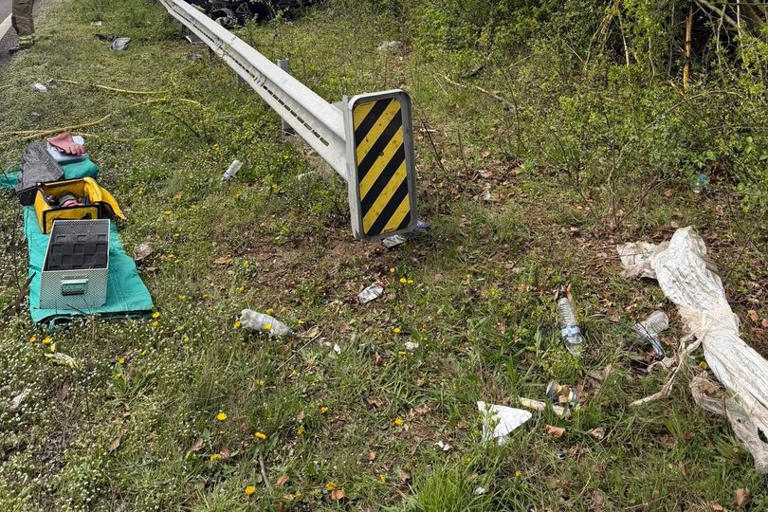 Dramatic images show wrecked car after M1 crash near East Midlands Airport