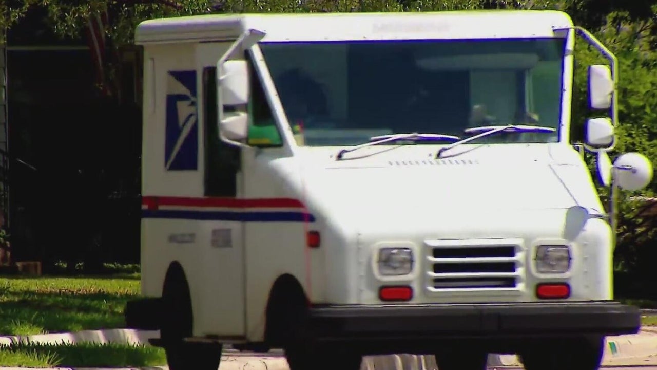 US Postal Service warns employees of "cash crisis", suspends pension ...