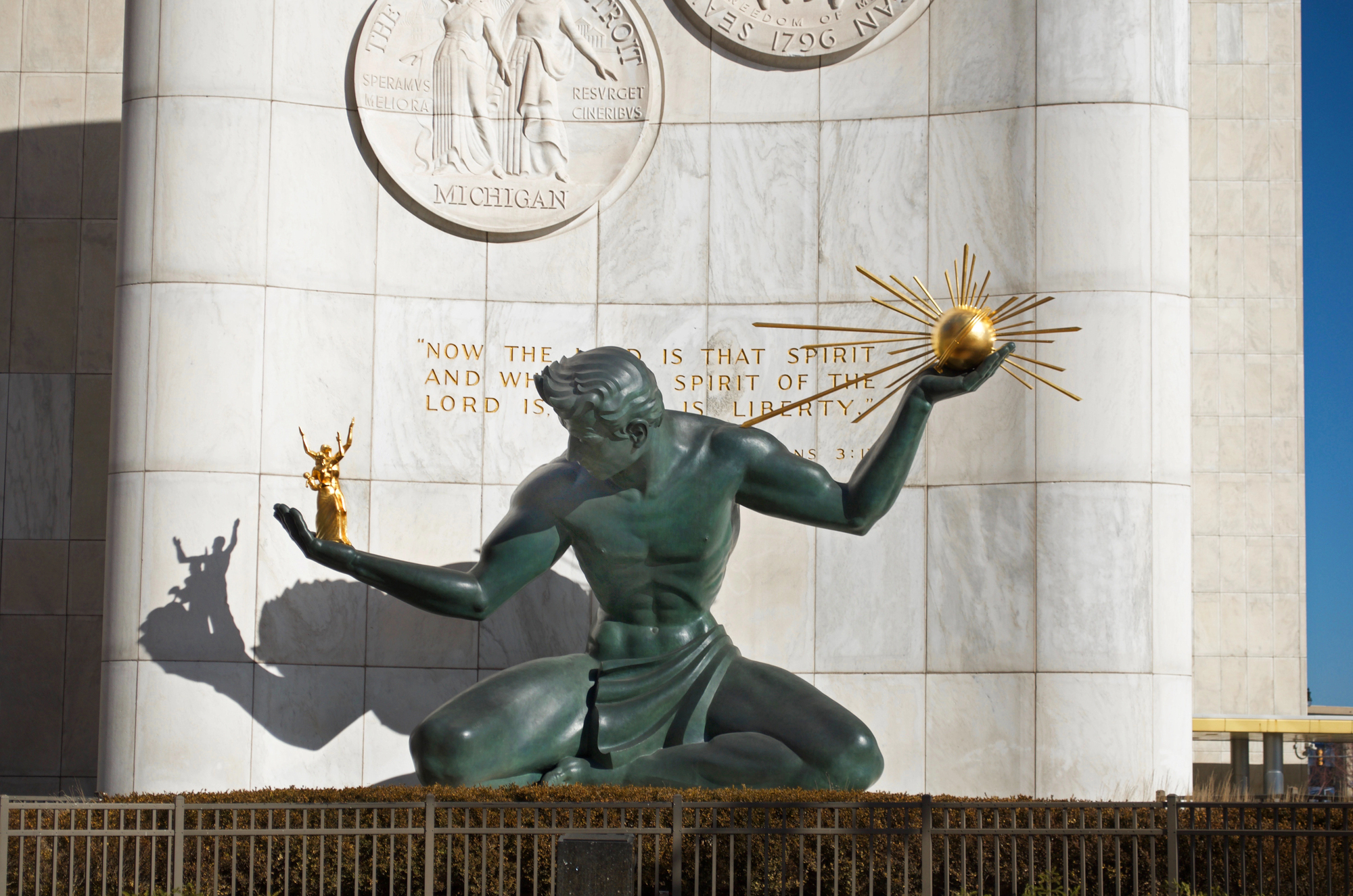 Photos of 15 most bizarre and unexpected statues found worldwide