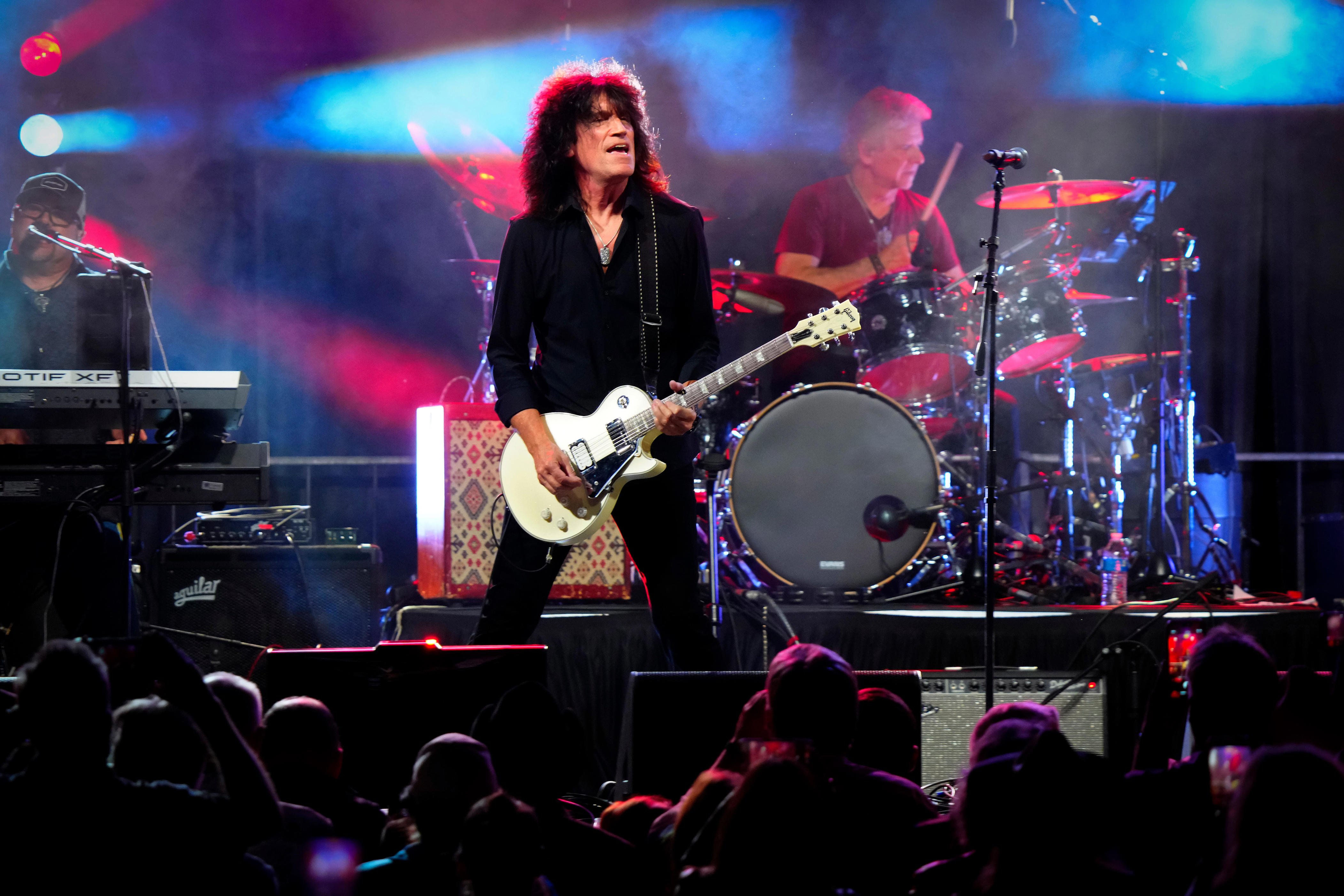 KISS guitarist Tommy Thayer stops by Powell-area Italian restaurant