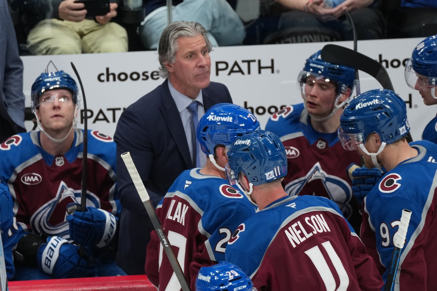 L'entraîneur-chef de l'Avalanche, Jared Bednar, a subi des fractures au ...
