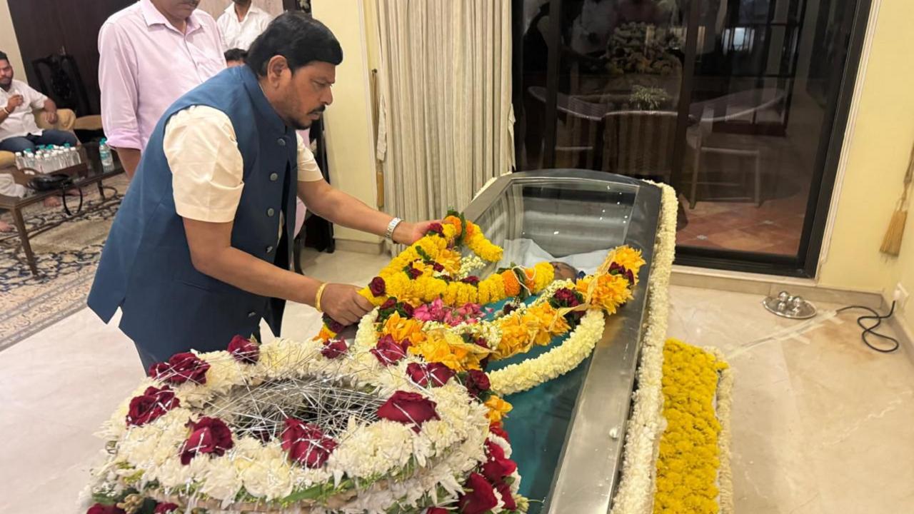Asha Bhosle’s death leaves a void in Indian cinema music, says Ramdas ...