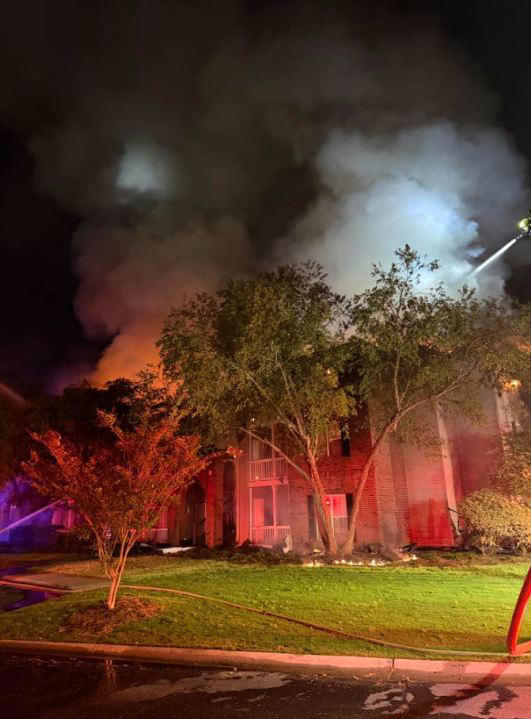 5 people rescued in Georgetown apartment complex fire