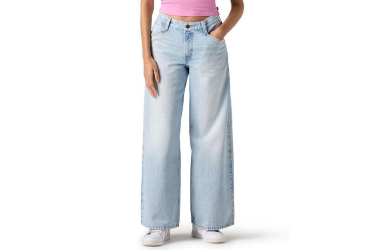 Kelly Clarkson’s summer jeans are light, breezy, and easy to style ...