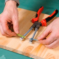 How to make useful clamps out of nothing for convenient wire soldering 🔗