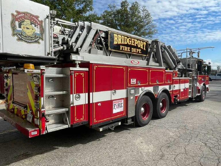 10 Bridgeport residents displaced following fire early Sunday, official ...