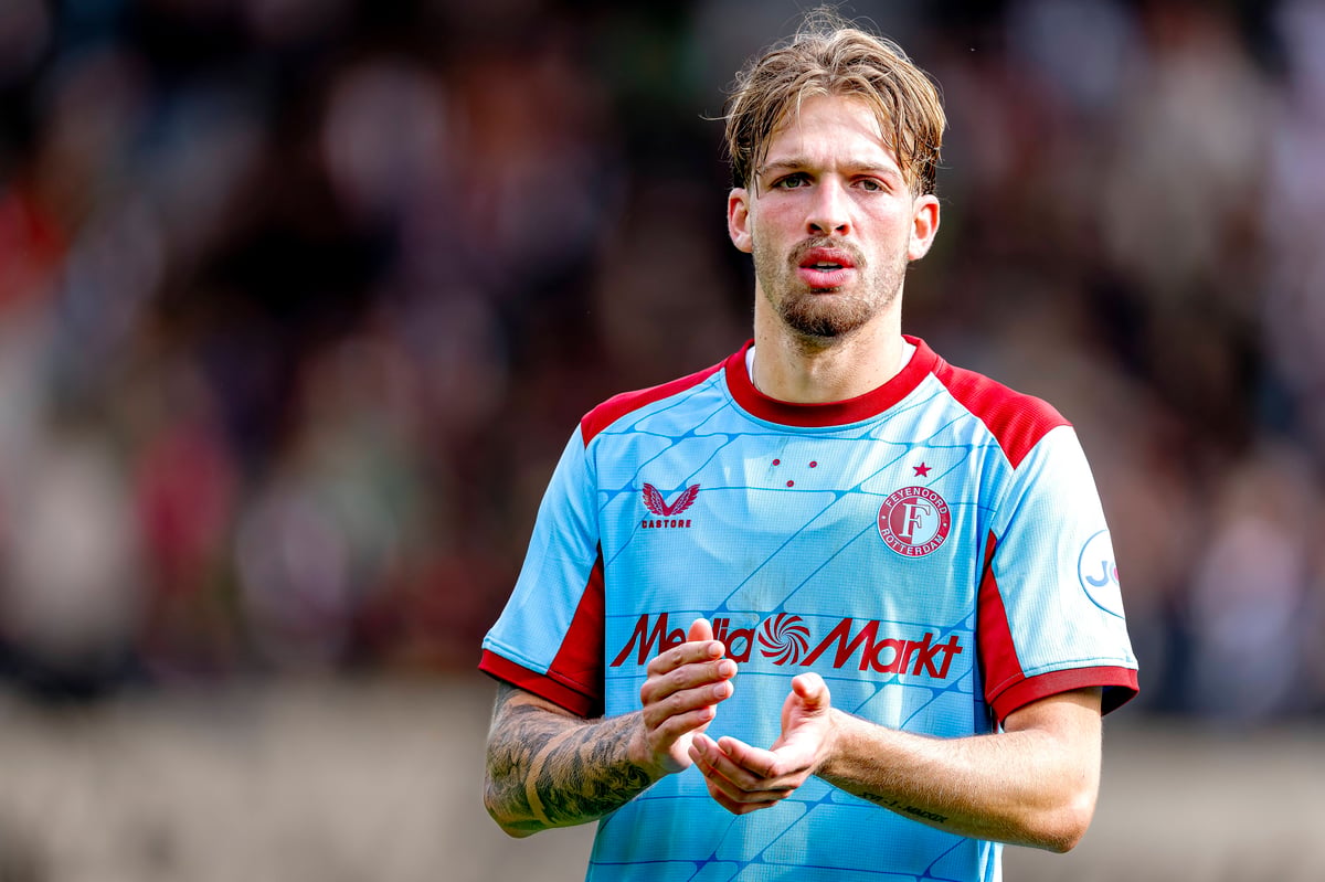 Luciano Valente krijgt appjes dat hij geschorst is, maar dat blijkt onjuist