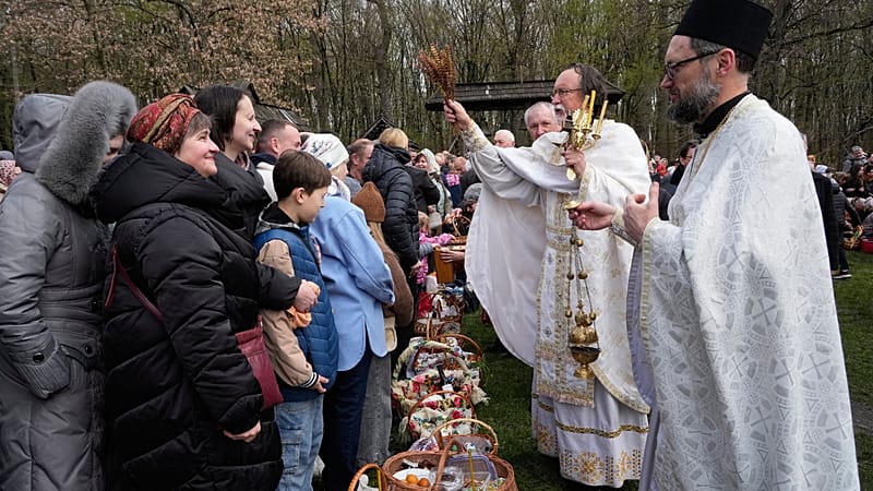 Ukraine and Russia accuse each other of breaching 36-hour Orthodox ...