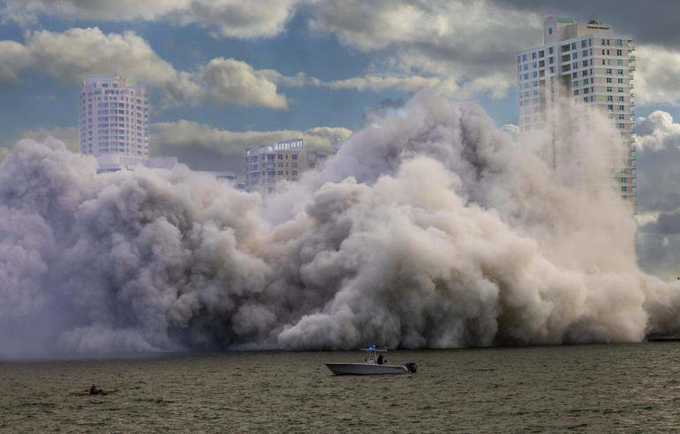 Watch a Miami luxury hotel implode into a dust cloud in less than 20 ...