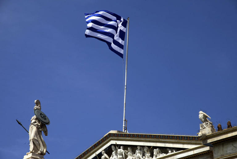 Η μείωση του χρέους αλλάζει την εικόνα της Ελλάδας - Τι περιμένουν οι ...
