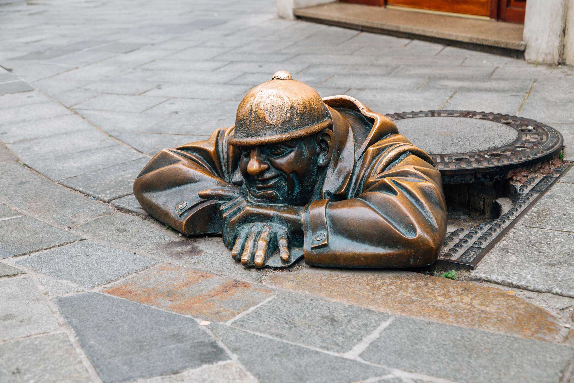 Photos of 15 most bizarre and unexpected statues found worldwide