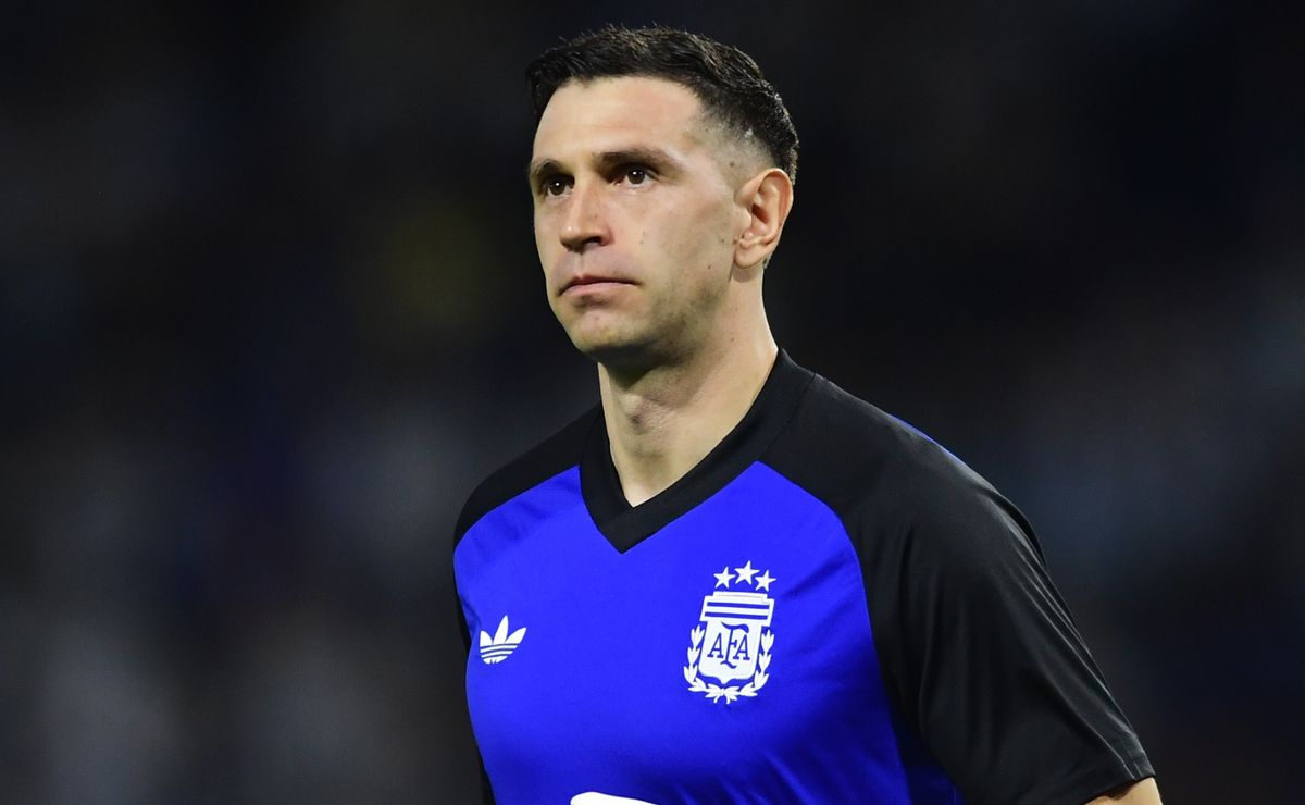 Argentina star 'Dibu' Martinez eases 2026 World Cup fears after ...