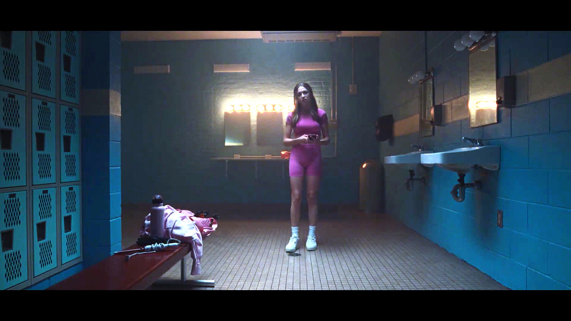 Faces of Death movie clip - Bathroom scare