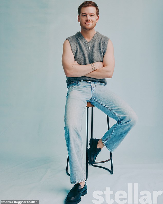 Joel Creasey doesn't look like this anymore! Australian comedian debuts ...