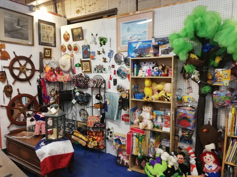 The enormous antique store in New Jersey where you can browse for hours ...
