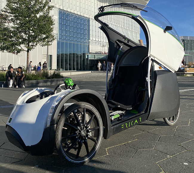 まるでSFモビリティ?カプセル型4輪電動アシスト自転車「TwoZero Classic」