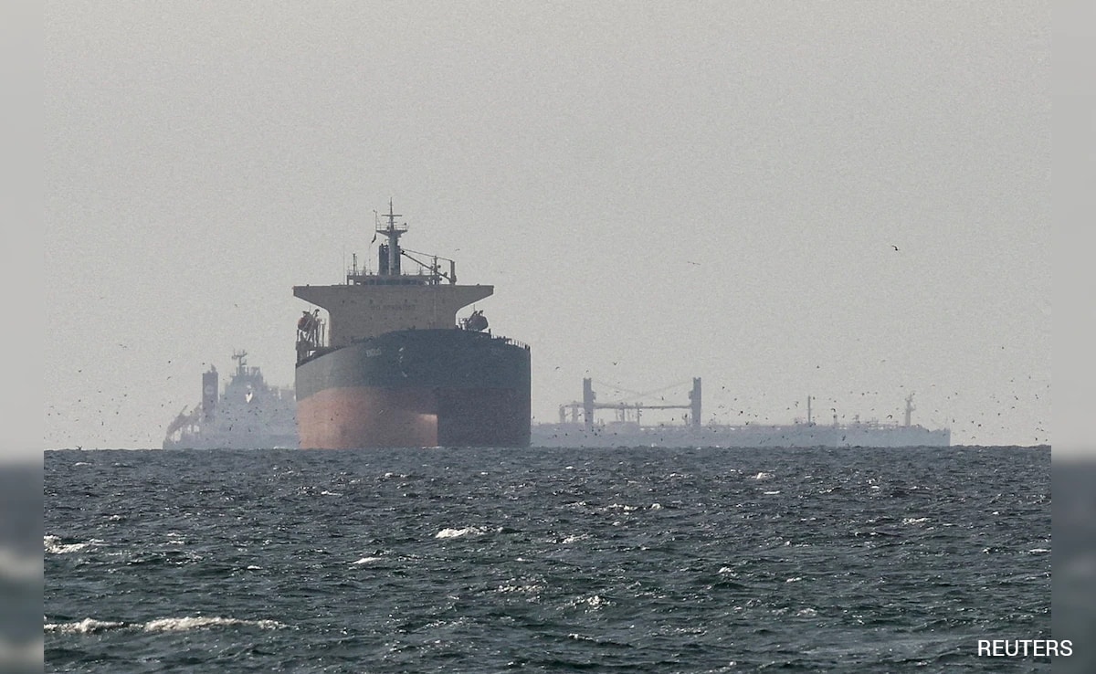 Oil spikes past $100 as US plans naval blockade around Iranian ports