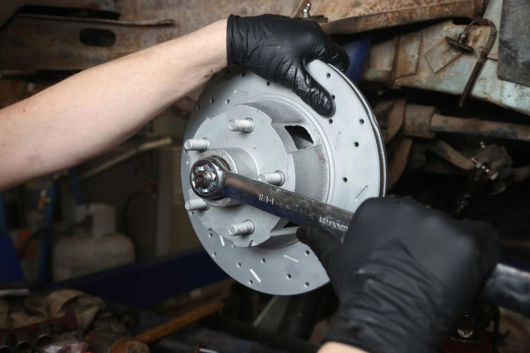 Installing Summit Racing’s MOPAR B-body disc brakes