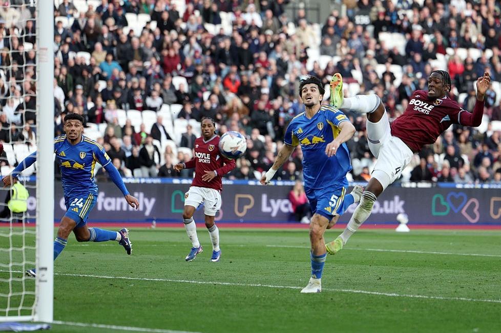 'Naive' Leeds United learning lessons past and present ahead of ...