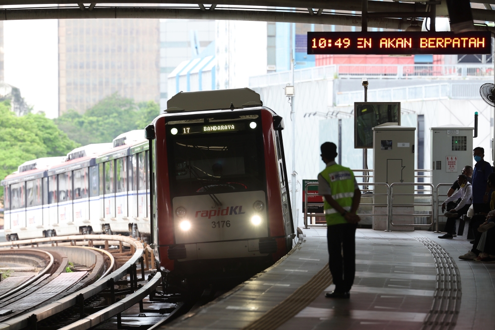 Govt weighs platform barriers for LRT after track fall, but cost a ...