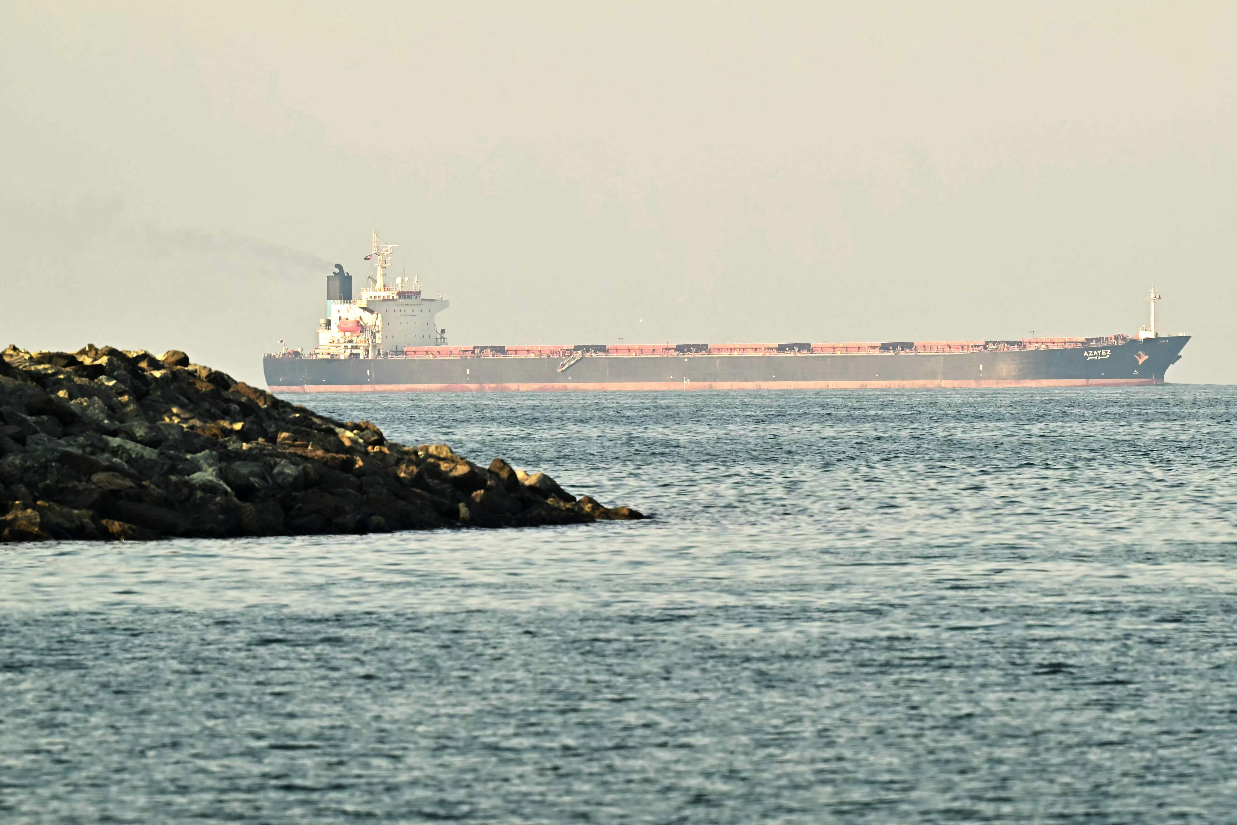 Tankers turn around in Hormuz amid US blockade