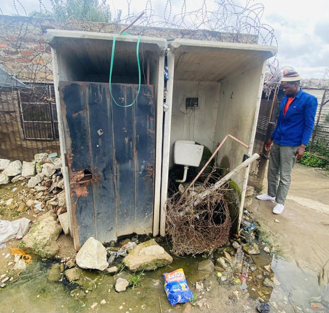Pics | ‘R10 for toilets’: Diepsloot residents say they will not vote ...